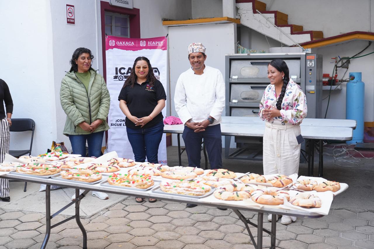Mujeres xoxeñas participan en Taller de Elaboración de Rosca de Reyes
